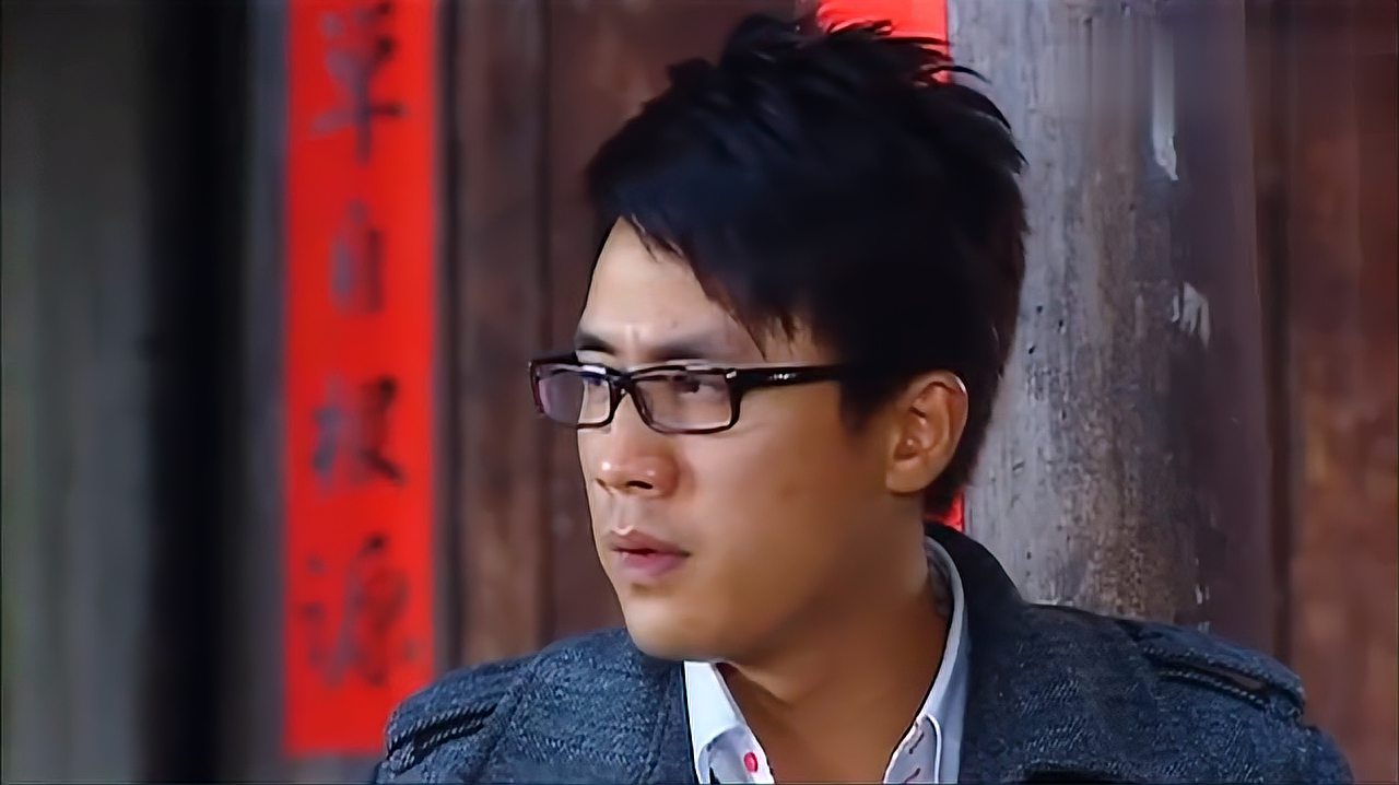 大伙聚在一起,开家庭会议,弟弟坚决不愿意卖掉老房子