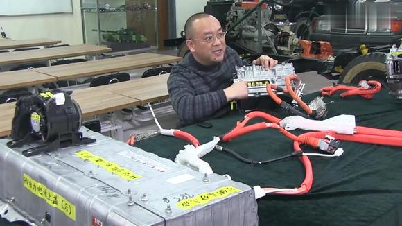 汽车构造底盘工程:第39讲,混合动力系统组成介绍