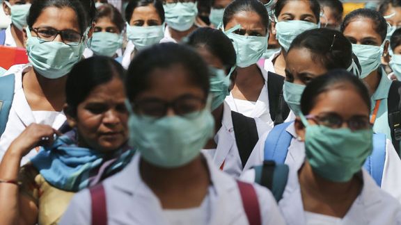 病例超8000例!伊朗照搬中国全套方案,主持人直播中跪下恳求民众