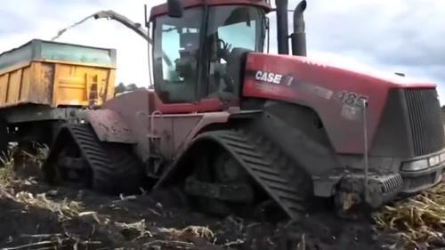 为什么三角履带车轮拖拉机能救援轮式收割机 ?