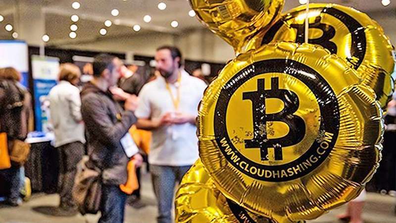 读创视说财经|比特币陷入拉锯战:近24小时超15万人爆仓,机构预测会冲...