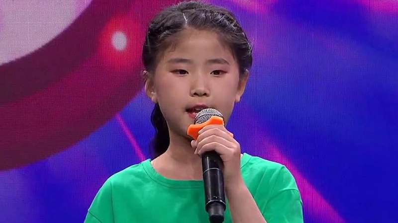 八岁女孩现场表演绕口令,嘴皮子太溜了,主持人想尝试直接失败