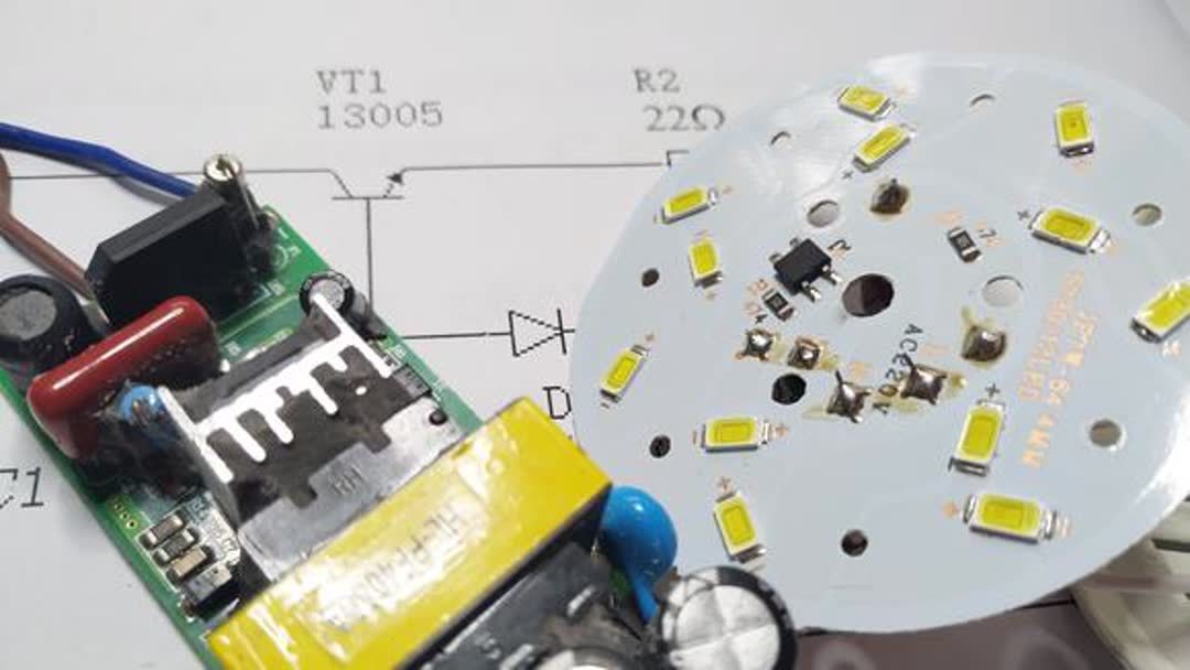 LED灯老是坏?这个电路能驱动不同LED灯,还能检测实际电压,实用