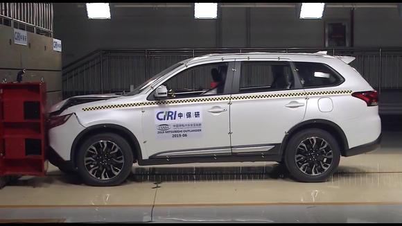 中保研碰撞测试:2019款广汽三菱欧蓝德 2.0L畅享版 偏置碰撞测试