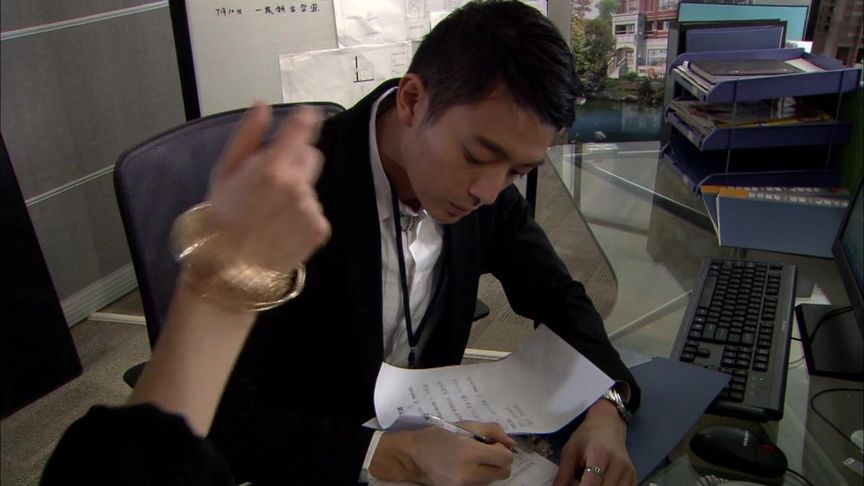 富婆给小伙安排工作,小伙一看日程表,简直是要给她当小白脸啊!