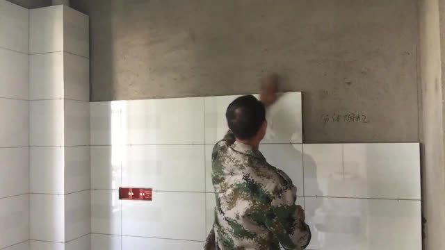 怎样粘瓷砖上墙最好?贴瓷砖厚度一般是多少?