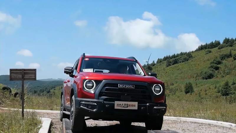 哈弗大狗追猎版场地试驾,外观霸气的同时,内在更添科技感