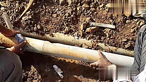 头一次见PVC下水管道加热连结方式,大开眼界了!