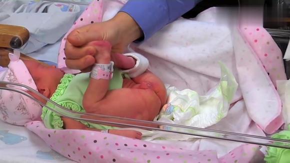 新手妈妈福利,专业护士长教你怎么样给宝宝换尿不湿