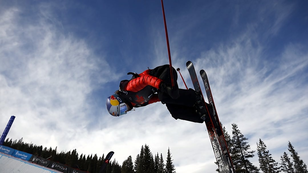 谷爱凌顶住压力并列第二 成功晋级自由式滑雪决赛