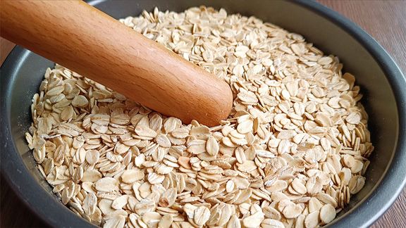 燕麦片不要煮粥或打豆浆了,学会这样做,降糖降压护血管,太香了