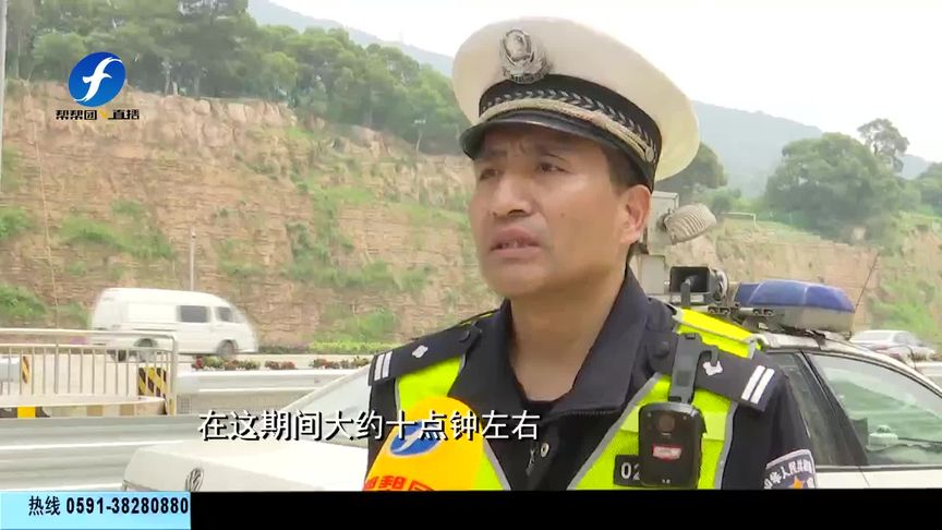 大追尾!高速交警处理五车连撞事故