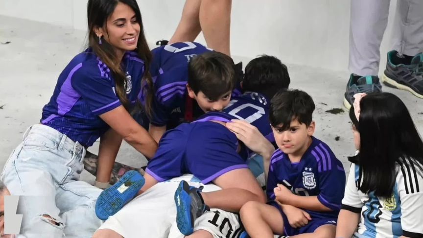 卡塔尔世界杯阿根廷夺冠 梅西幸福的一家#梅西 #世界杯 #感动瞬间