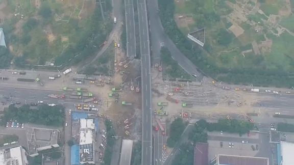 视频!航拍​无锡高架桥坍塌现场:侧翻桥体大部分已被清理