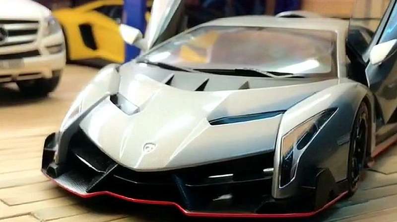 汽车模型小哥哥,这跑车看起来简直太帅了,网友:有钱人的玩具!