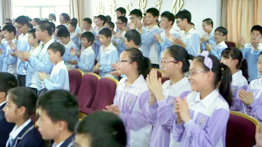 状元爸爸在家长会发言,这口才引来台下阵阵掌声