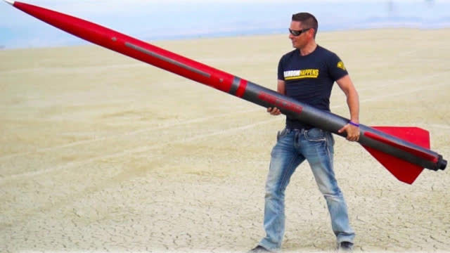 把手机绑在火箭上,打开摄影功能会拍下什么呢?