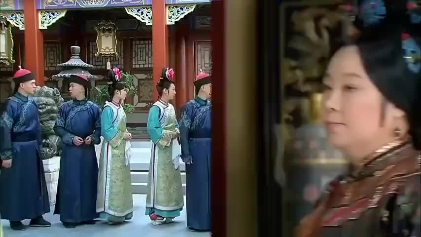 新还珠格格:容嬷嬷教小燕子规矩,竟故意刁难,小燕子一脸痛苦