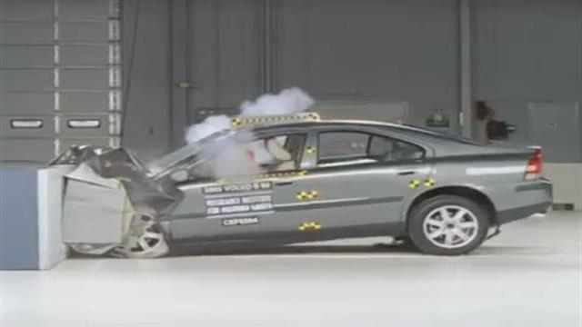 海外 沃尔沃Volvo S60 40%中等截面 碰撞测试