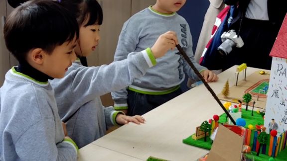 一年级的宝宝设计自己的学校会说些什么?