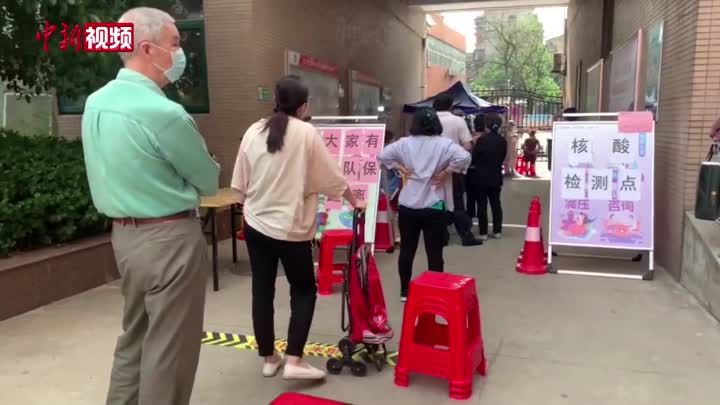 武汉对全市市民开展核酸检测:检测仅需数分钟 秩序井然