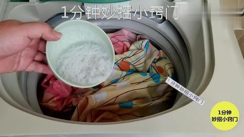 才发现,洗床单时倒上一碗,无论床单多脏多旧,洗后干净又柔软