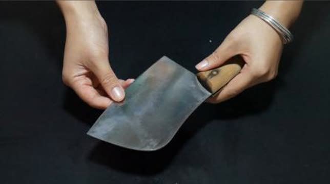 磨菜刀原来这么简单,只需几分钟,菜刀立马锋利如新,削纸如泥