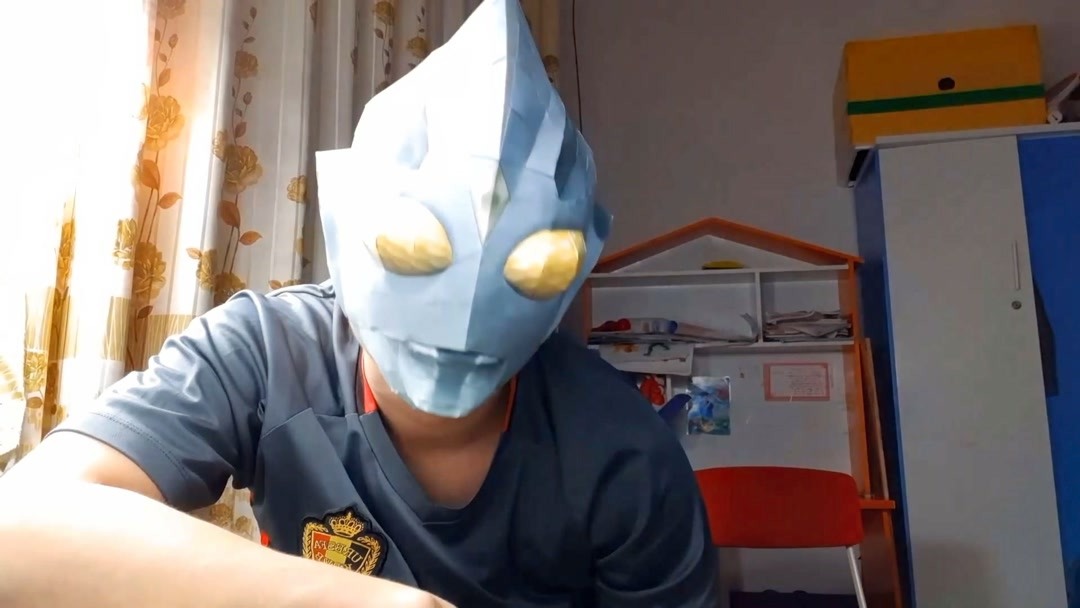 手把手教你做超逼真的奥特曼头套,只需一台电脑和一些纸片!