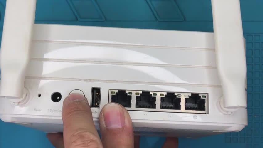 拆解1000GB存储的路由器,小米路由器硬盘版,内部竟然有风