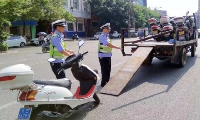 新型两轮车不限行不罚款,8块能跑100公里,它将会代替电动车