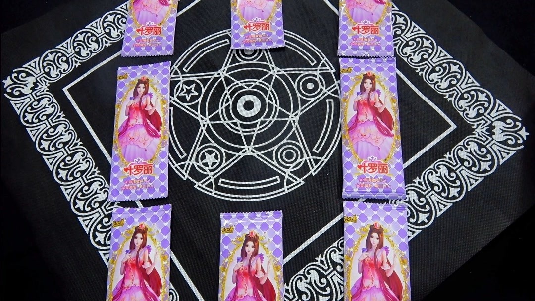 试玩“塔罗牌阵叶罗丽卡片”,罗丽和莫纱你们会选择谁呢?