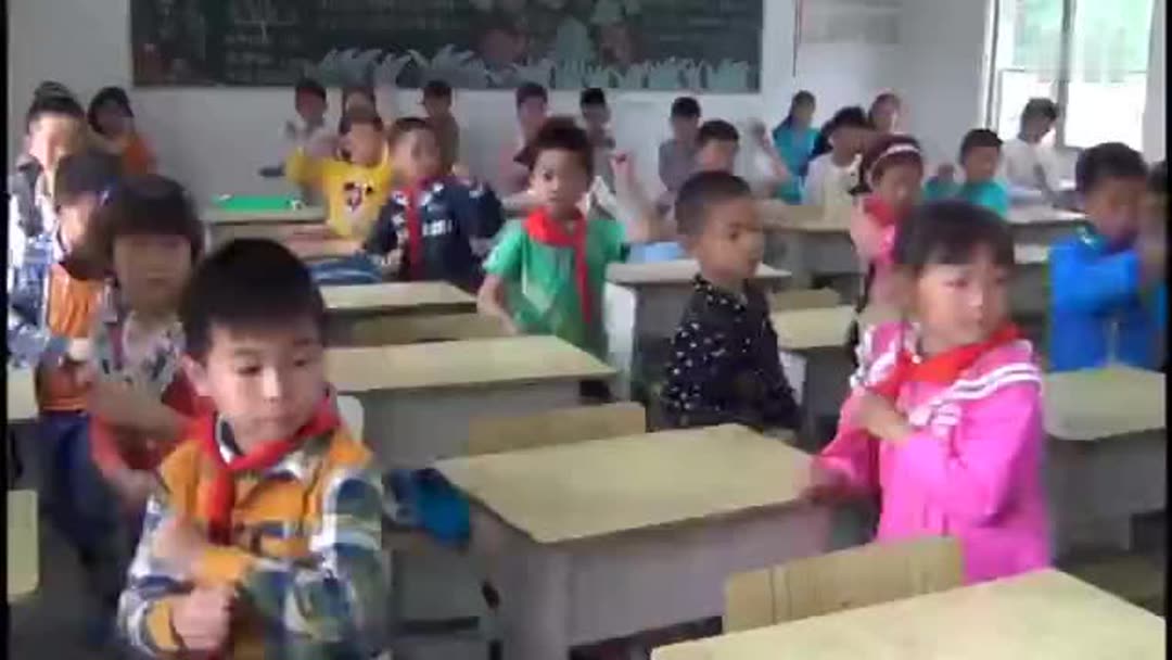 小学生大课间活动方案视频 一一班室内课间操 校园活动视频