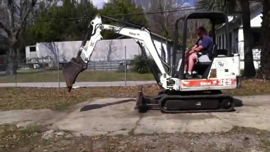 试驾试车二手山猫325迷你小型挖掘机表演