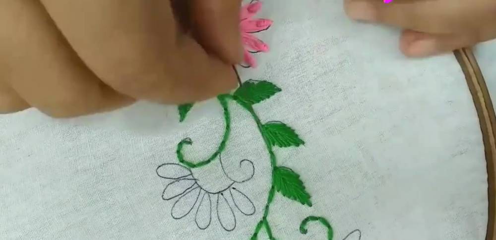 精美的边线手工刺绣,缝在衣服上好漂亮,新手学刺绣教程