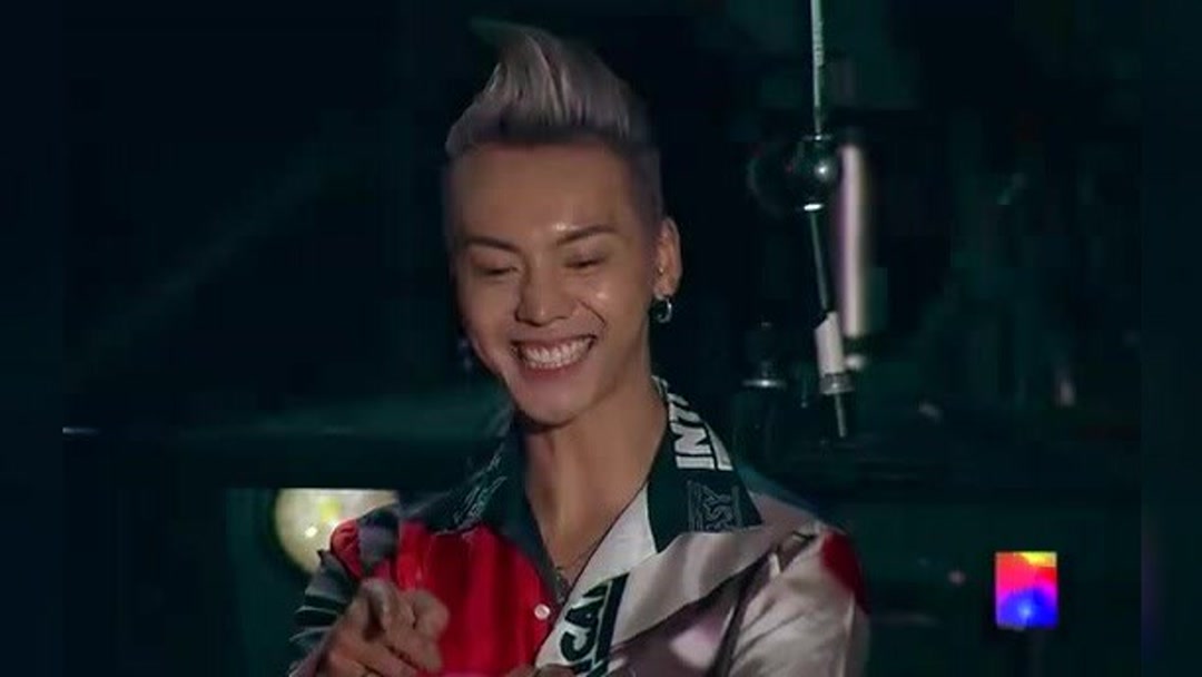 《热血街舞团》【Breaking】杨凯单手支撑半空静止 火药味超浓