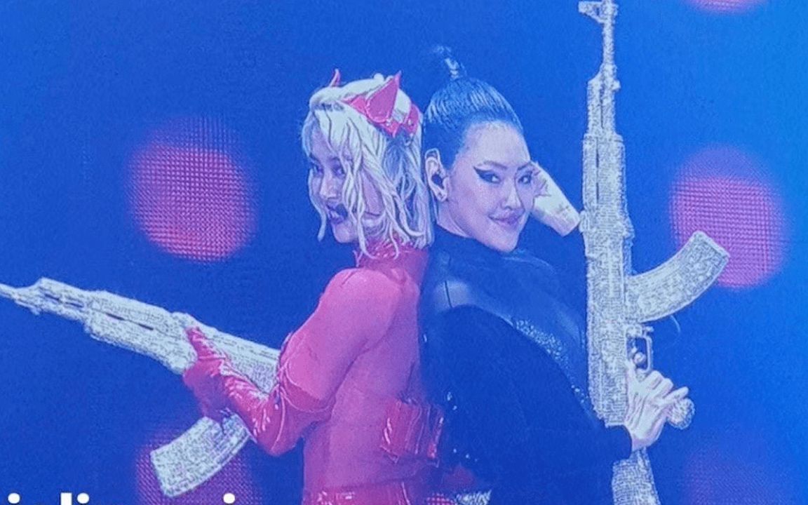 蔡依林演唱会与小S亲吻,用力程度堪比王大陆亲李沁,引网友热议