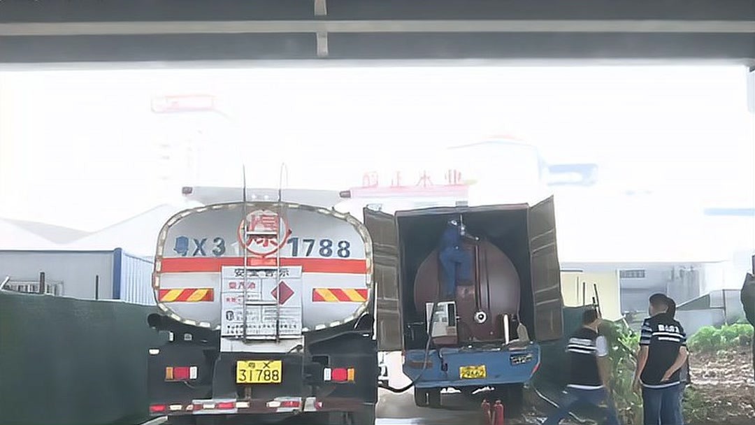 “流动加油车”安全隐患多 执法部门雷霆出击!