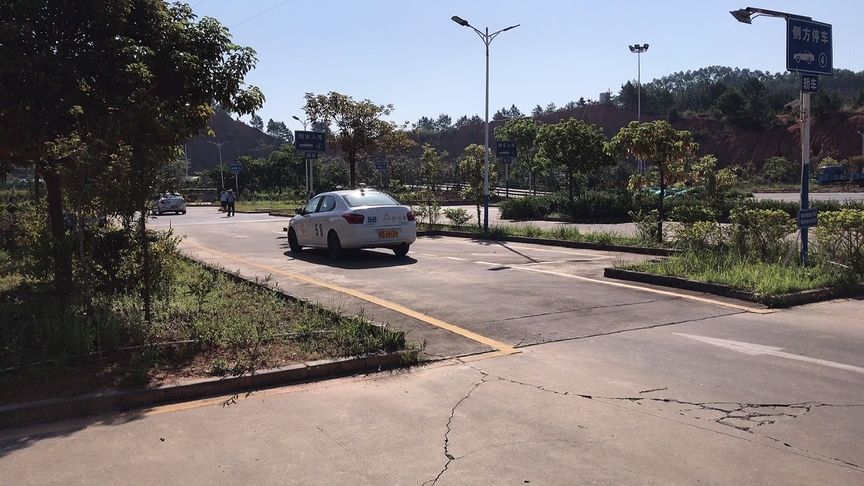 自动档考试,考四项轻轻松松合格。