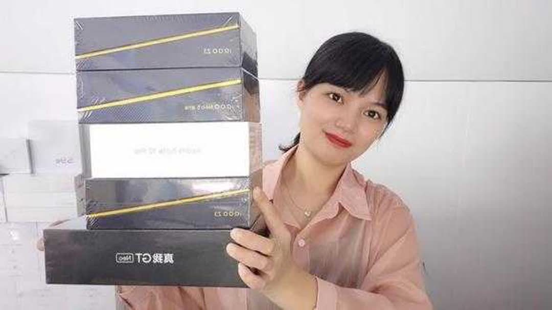 5000毫安大电池,67瓦闪充,屏幕最高支持360Hz触控采样率