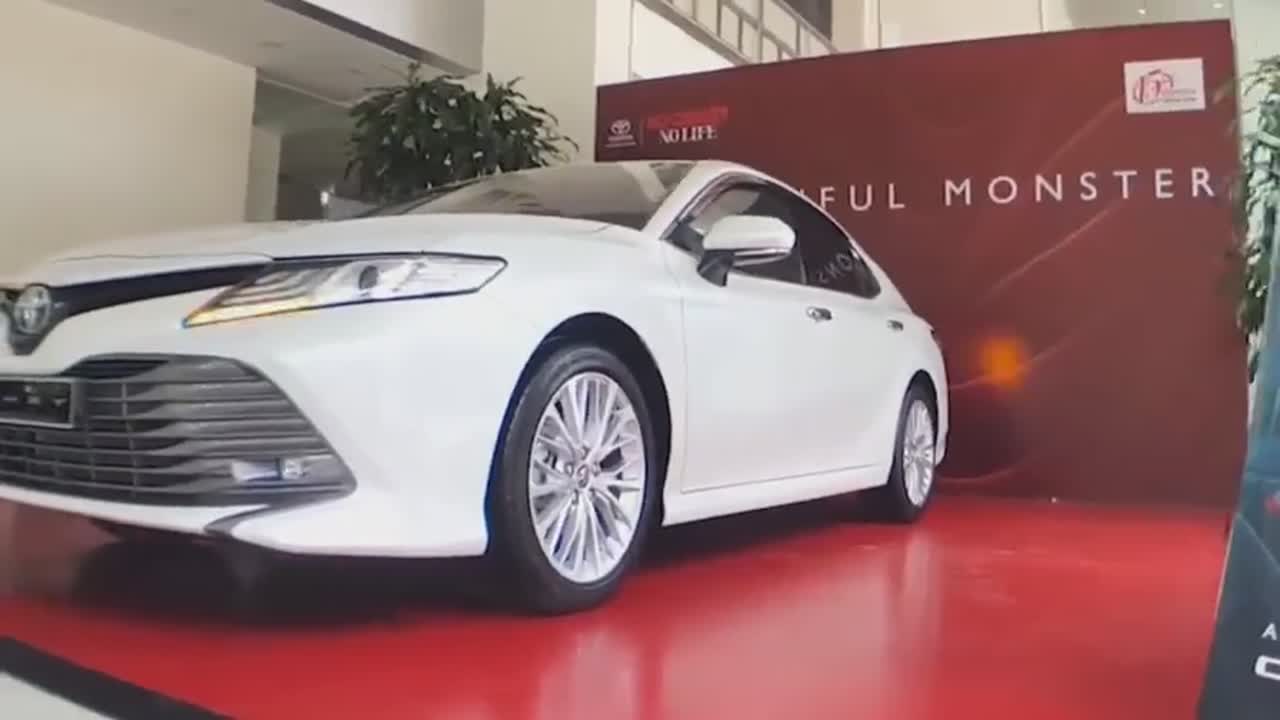 2020款丰田凯美瑞到店展示