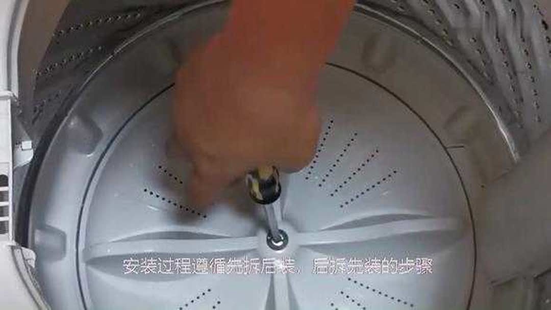帅小伙现场实操波轮洗衣机拆卸清洗步骤演示