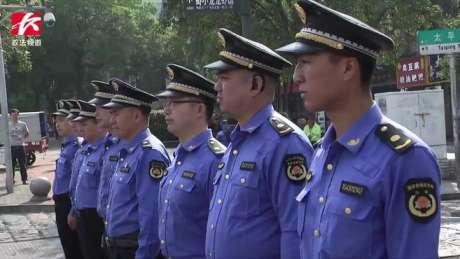 乱吐乱扔、强行占道、共享单车随意摆放城管现场执法