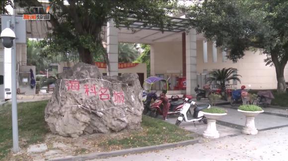 污水管修复施工被搁置 小区臭气熏天!