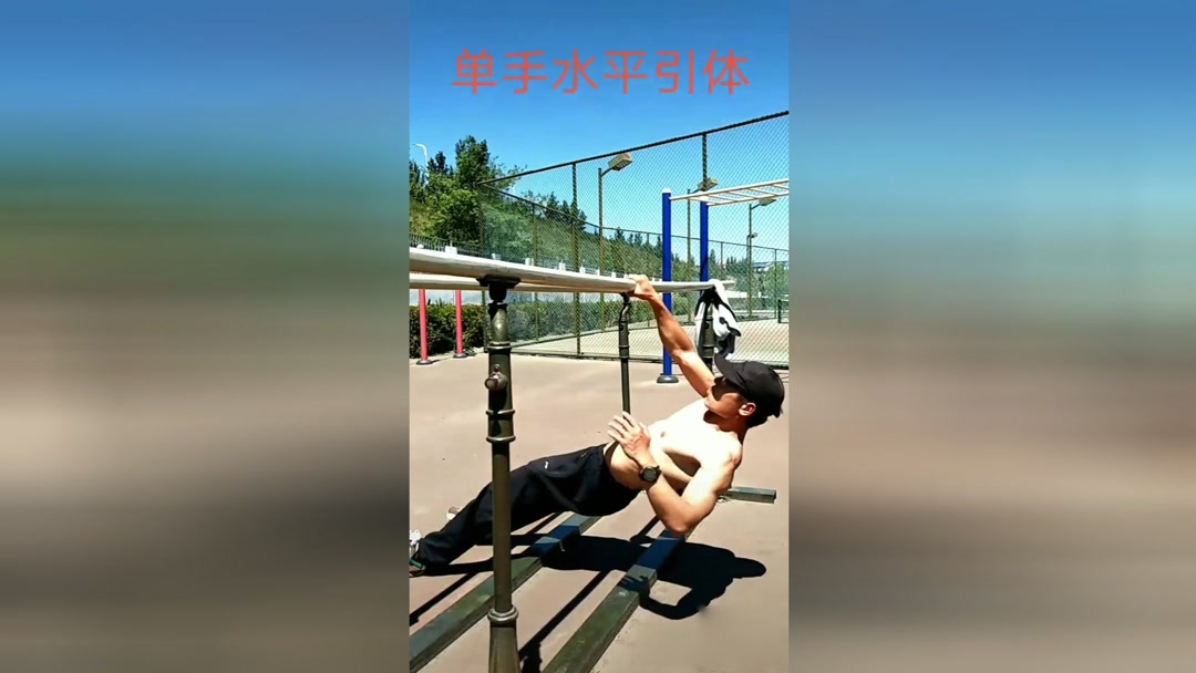 分享一下双杠上的基本训练动作,双杠上的这些动作基本都锻炼到了...