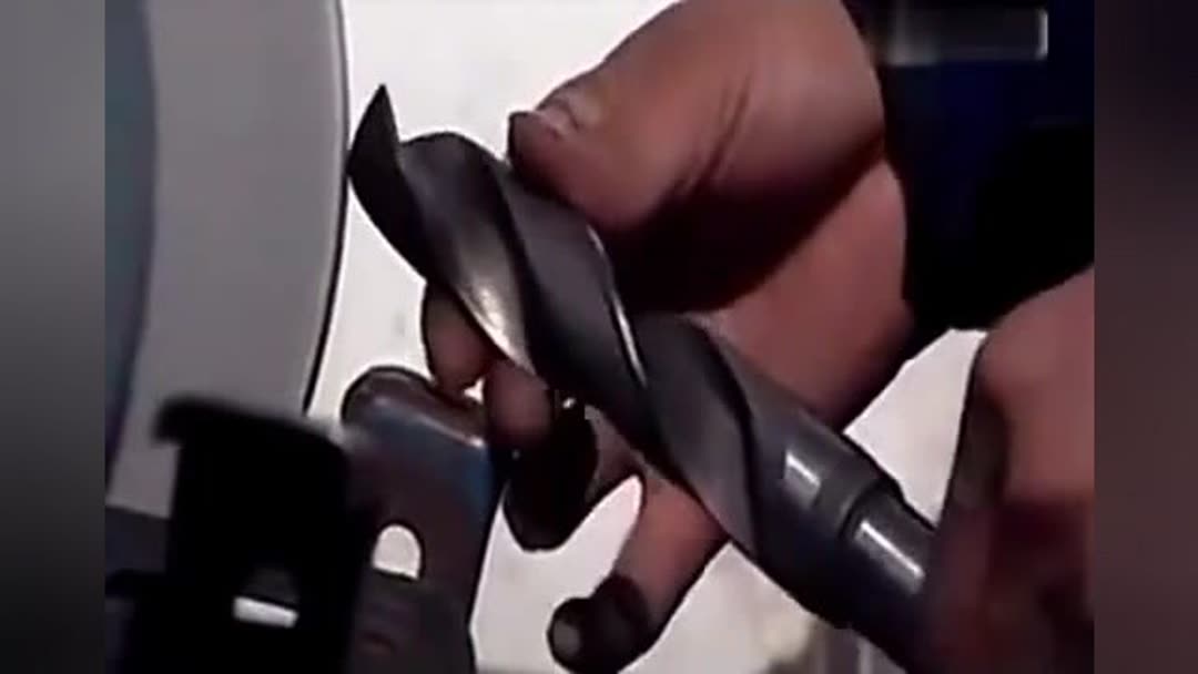 麻花钻的刃磨方法 ,不要乱磨浪费钻头 。