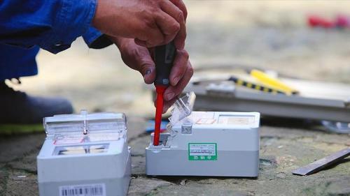 电表转得急促,电费动不动就要好几百块,手把手教你找出电表猫腻