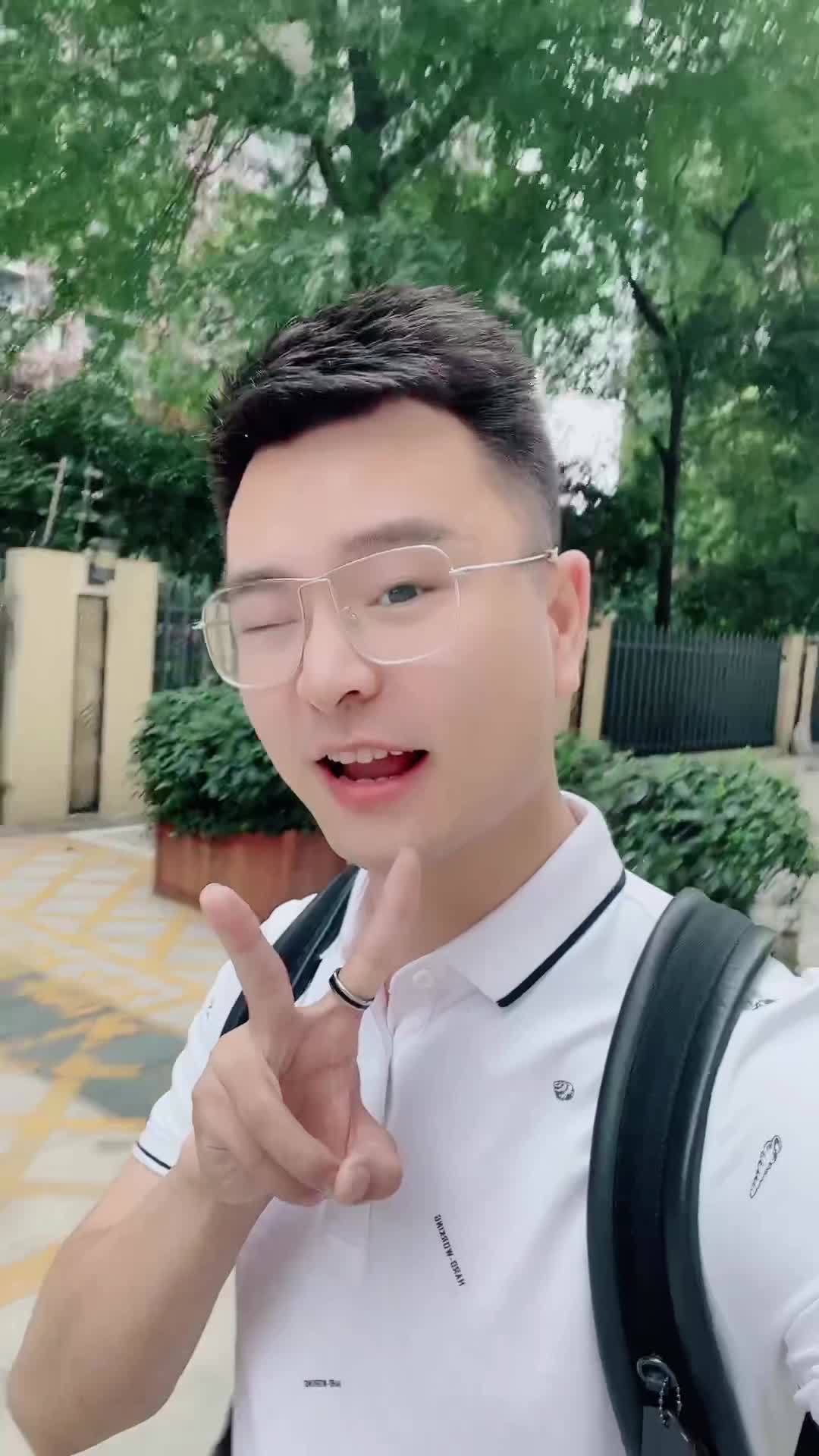 年龄大了,电话不响了,好友也越来越少了,微信成了付款工具;信息也只有...