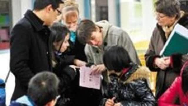 席卷英国数学课堂的九九乘法,网友:先买几个口诀表铅笔盒!