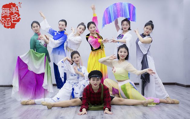 一段《中国舞》教练班考核现场实录,带你近距离的观察这些勇敢追梦...