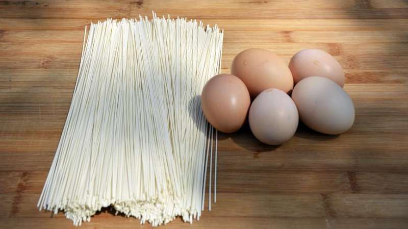 1把面条,5个鸡蛋,教你做营养早餐,好吃又好看